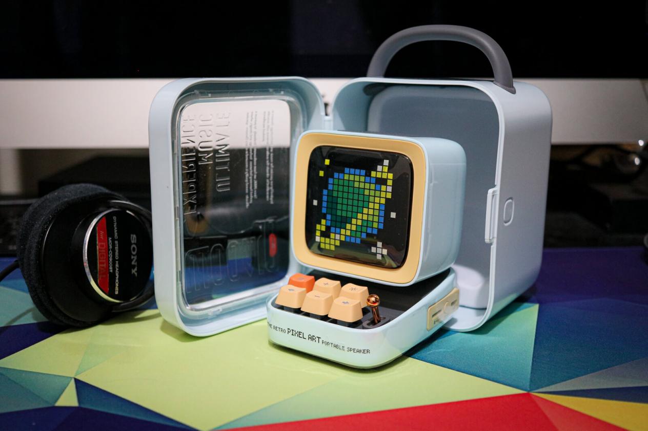 DIVOOM DITOO Plus – レトロで可愛いピクセルアニメーションディスプレイ搭載の Bluetooth スピーカー ...