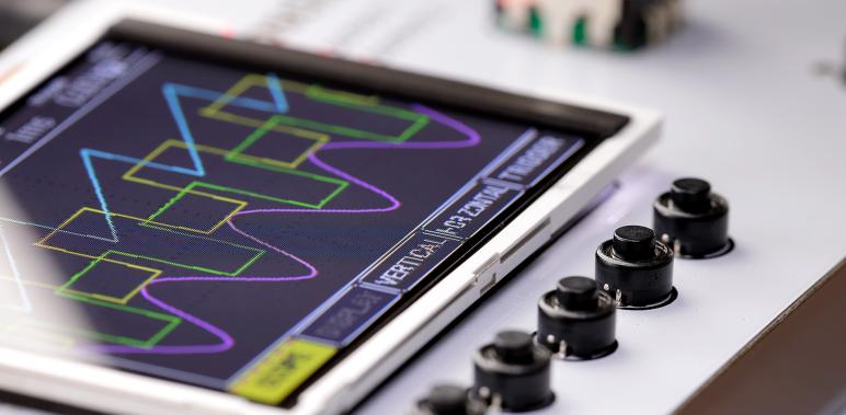 NTS-2 oscilloscope kit + PATCH & TWEAK with KORG 待望の発売開始・一家に1台オシロスコープ | WAVEFORM LAB